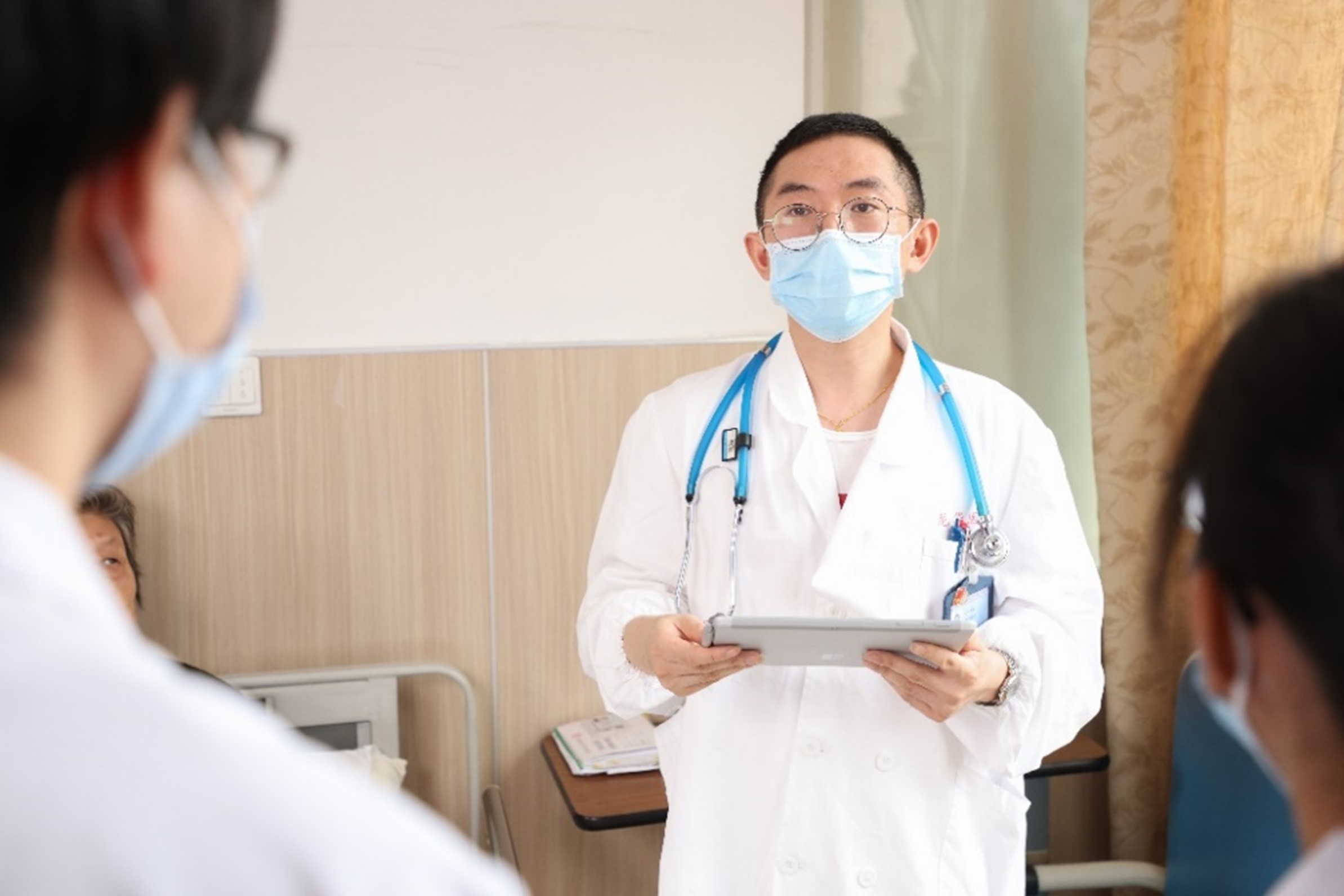 Longhua Hospital integrates Microsoft Surface for Business to enhance ...